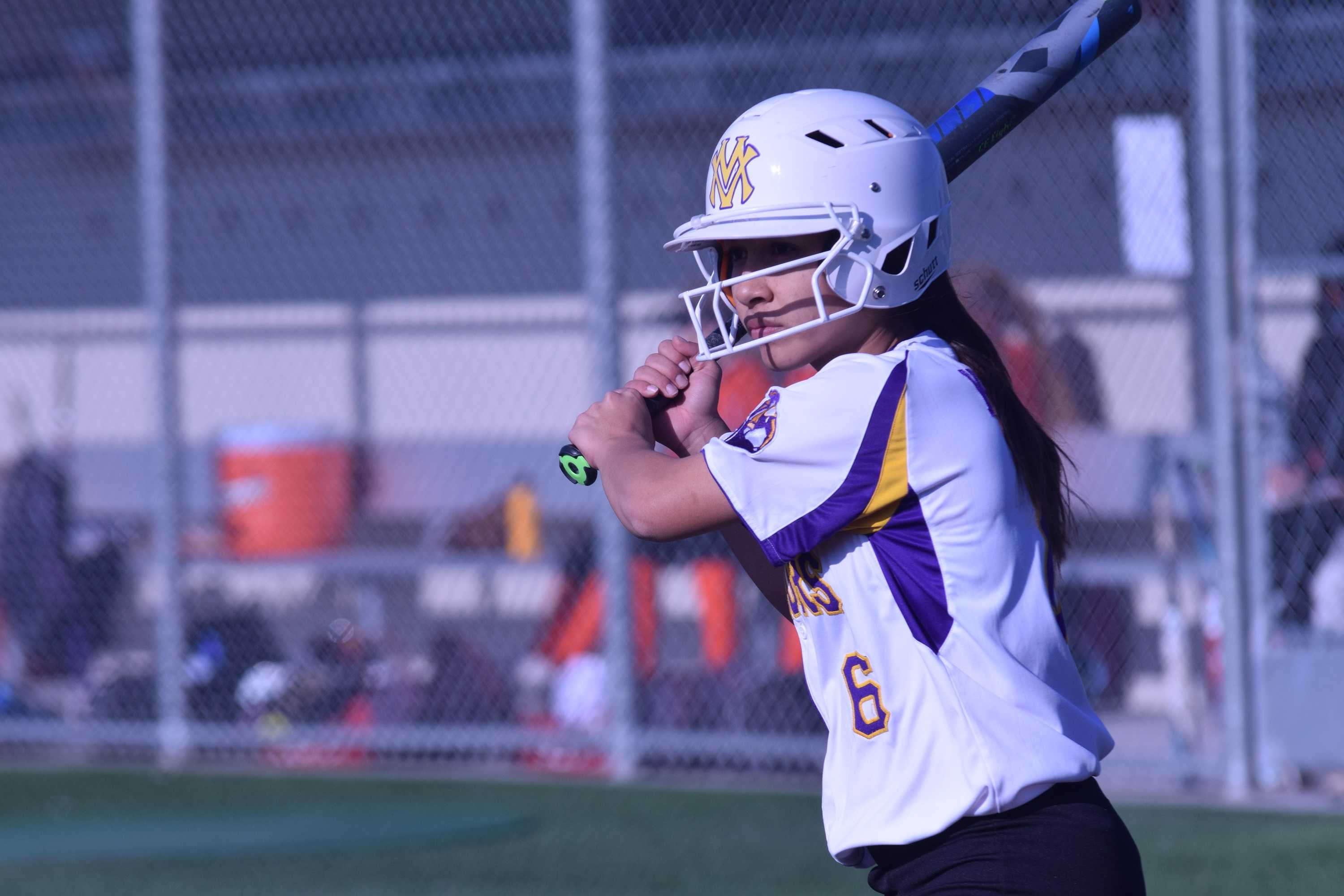 Softball: Team suffers 5-2 loss against Los Gatos HS – El Estoque